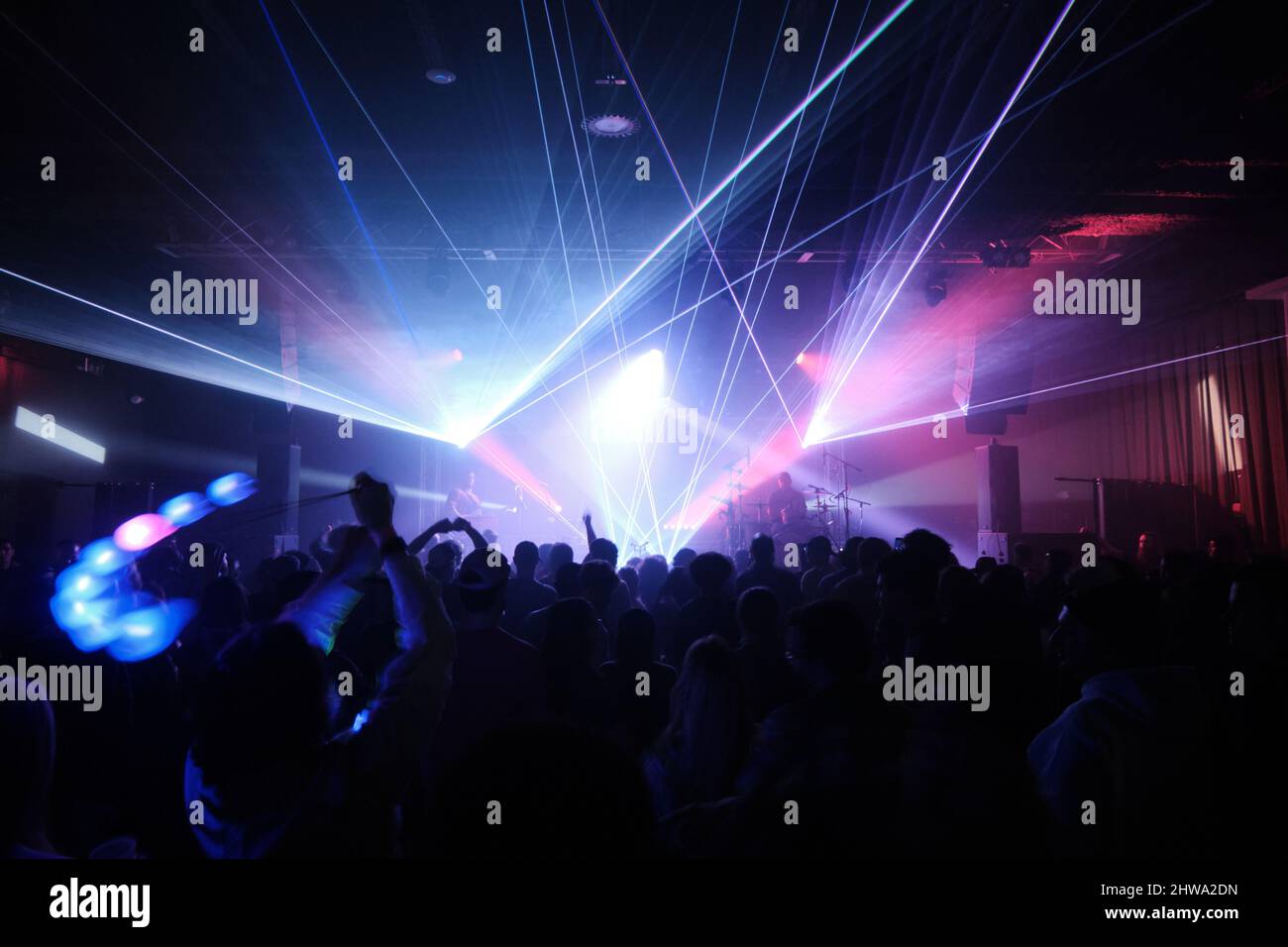 People partying at a concert in a big hall Stock Photo - Alamy