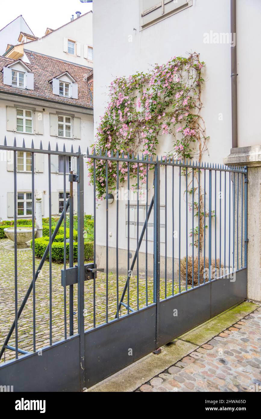 Big wrought iron gate hi-res stock photography and images - Alamy