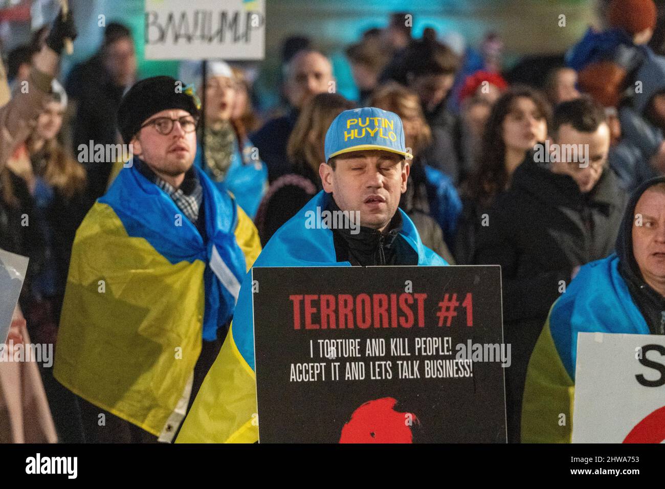 Hundreds have gathered in Trafalgar Square to protest against Russia's ...