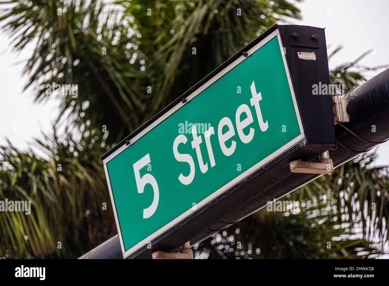5 street at Miami Beach street sign Stock Photo - Alamy