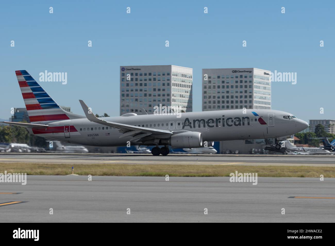 John Wayne Airport, California: American Airlines Boeing 735-823 with ...