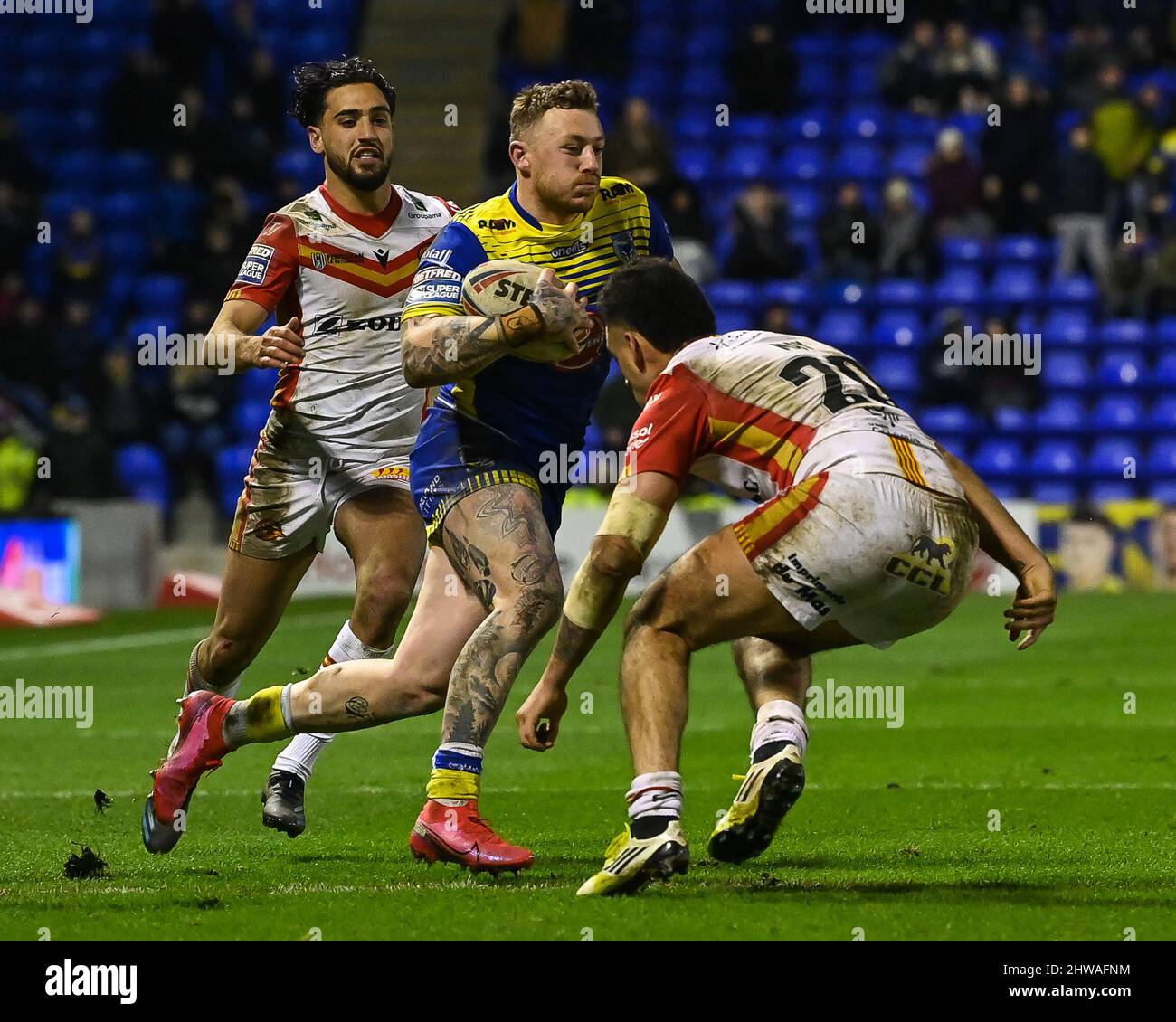 Josh Charnley #2 of Warrington Wolves makes a break Stock Photo - Alamy