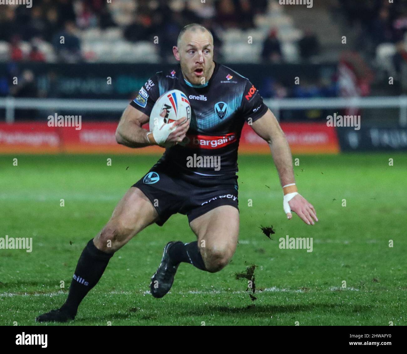 James Roby (9) of St Helens in action during the game Stock Photo - Alamy