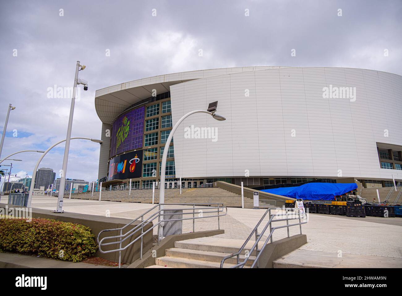 American airlines arena center stadium hi-res stock photography and ...