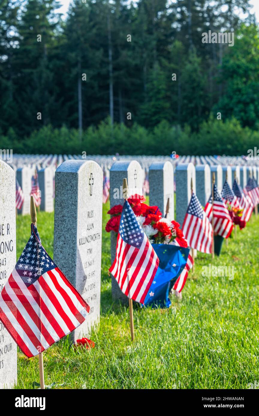 Tombstones and Graves at the Tahoma National Cemetery in Kent ...