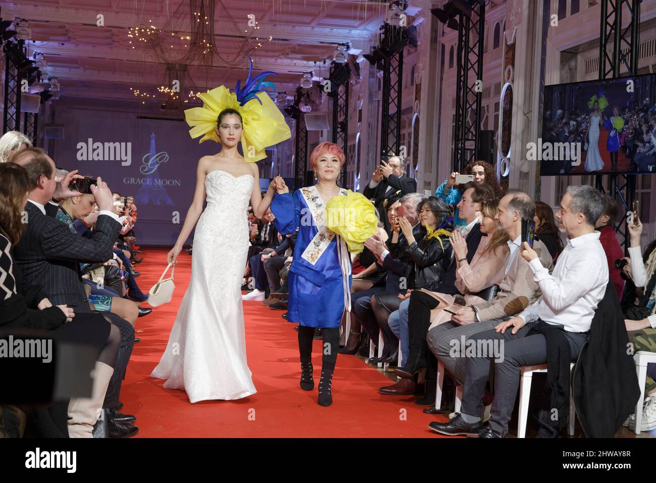 Grace moon fashion show hi-res stock photography and images - Alamy