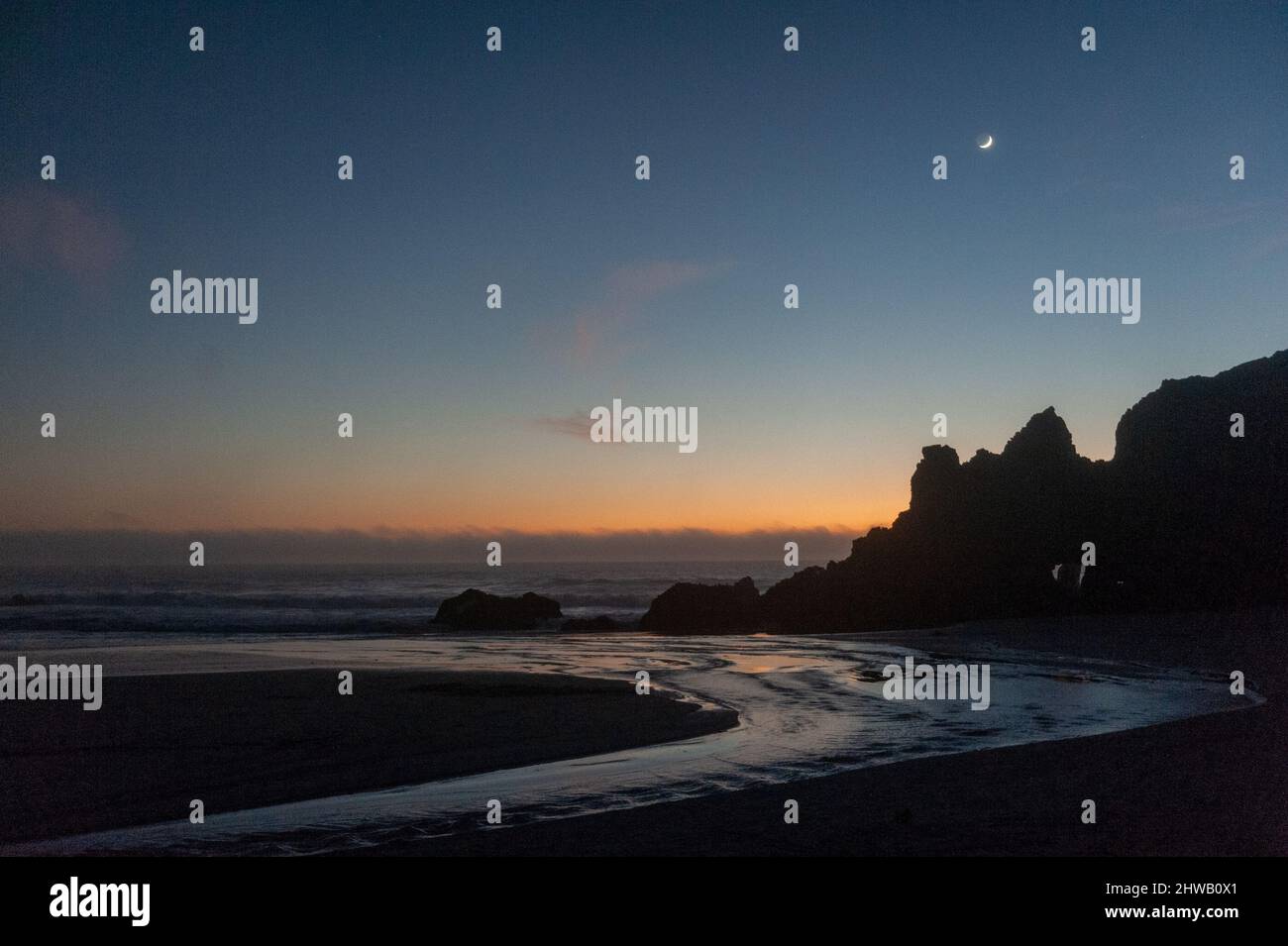 Sunset at Pfeiffer Beach, near Big Sur, showing the keyhole rock Stock ...