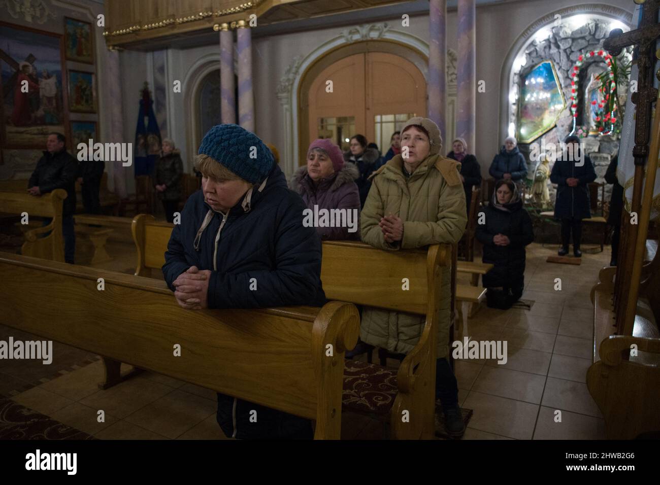 Women praying for their husbands, sons, fathers fighting against ...