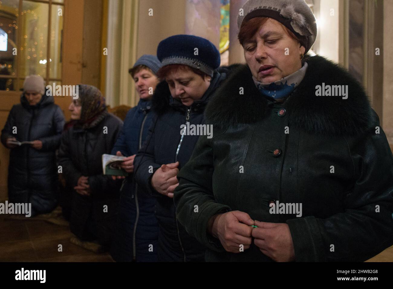 Women praying for their husbands, sons, fathers fighting against ...