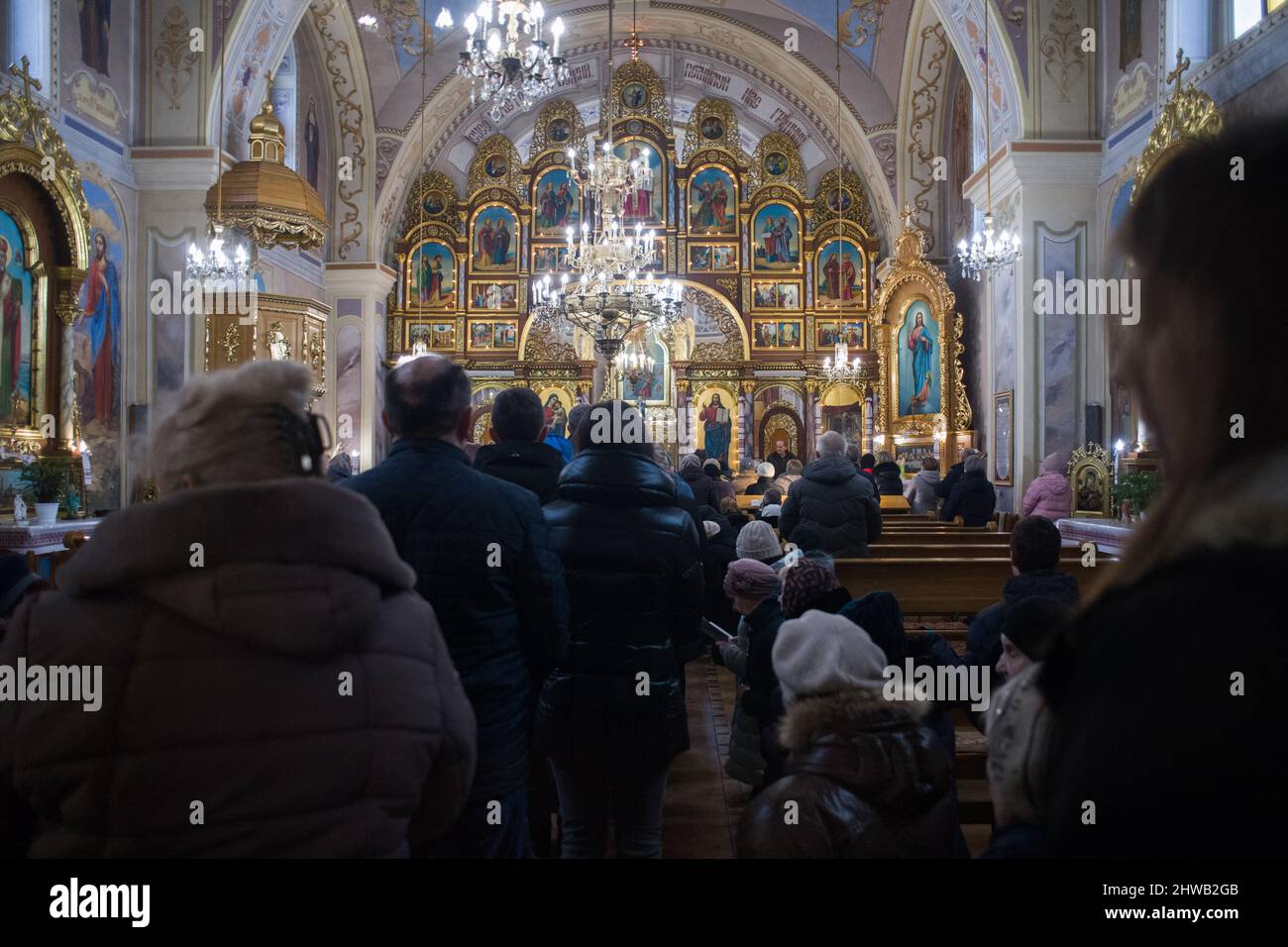 Women praying for their husbands, sons, fathers fighting against ...