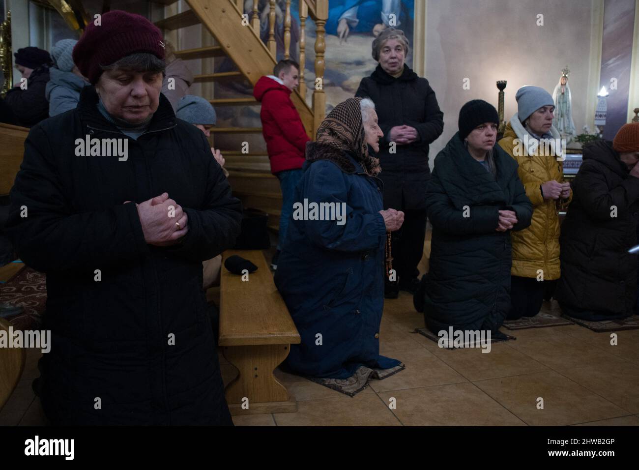Women praying for their husbands, sons, fathers fighting against ...