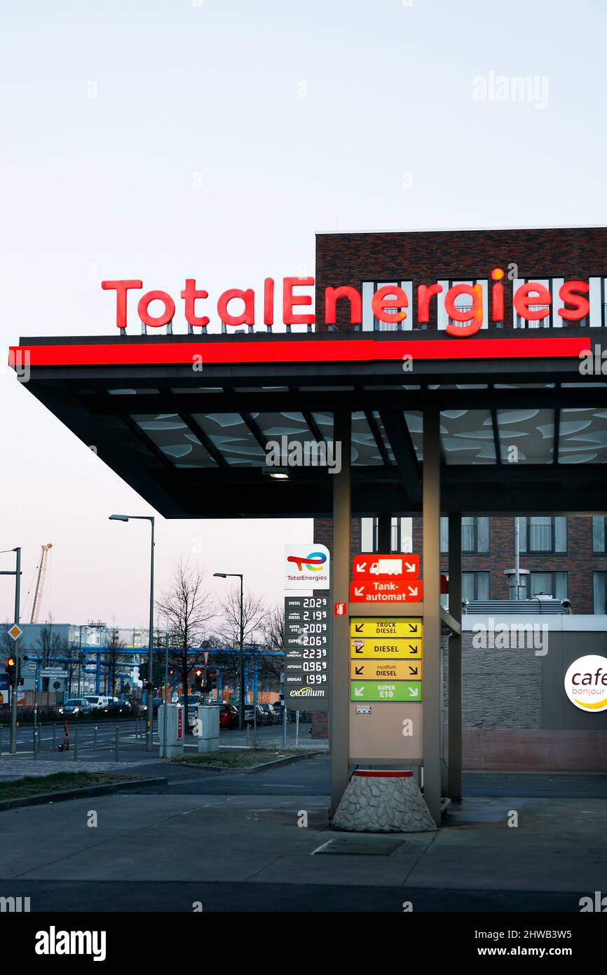 Berlin, Germany. 05th Mar, 2022. On the price board of the gas station ...