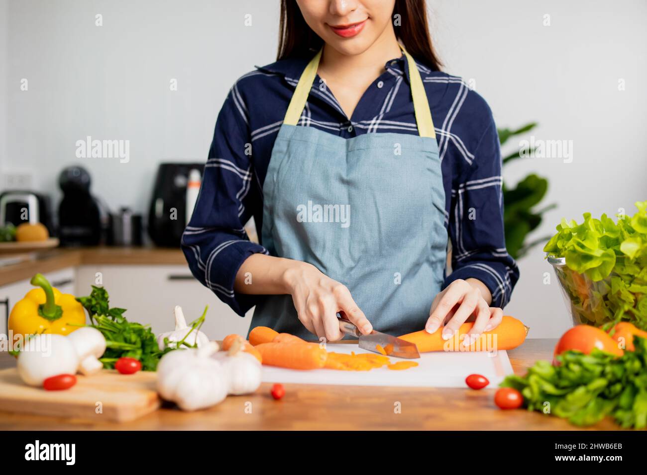 Chop on the board hi-res stock photography and images - Alamy