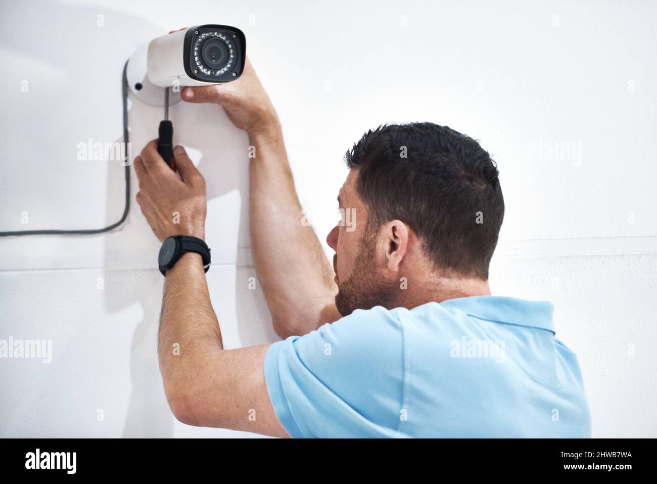 Installing cctv hi-res stock photography and images - Alamy