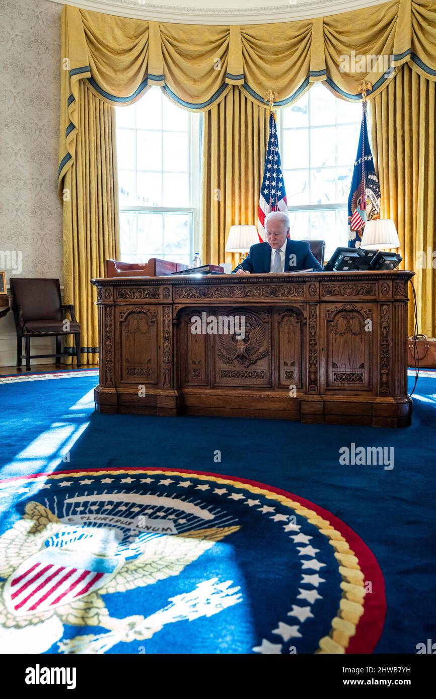 Resolute desk white house hi-res stock photography and images - Alamy