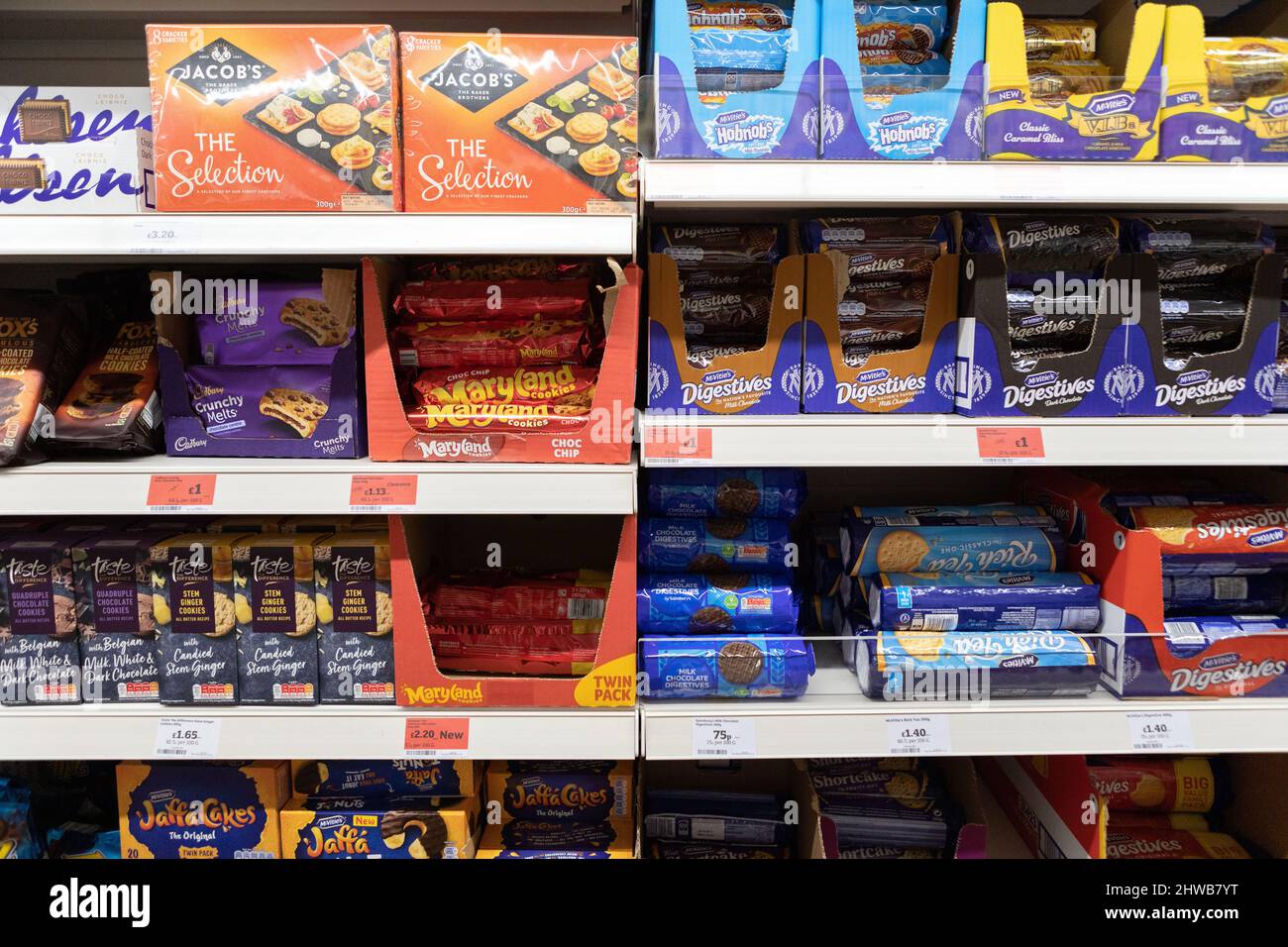 Supermarket internal view hi-res stock photography and images - Alamy