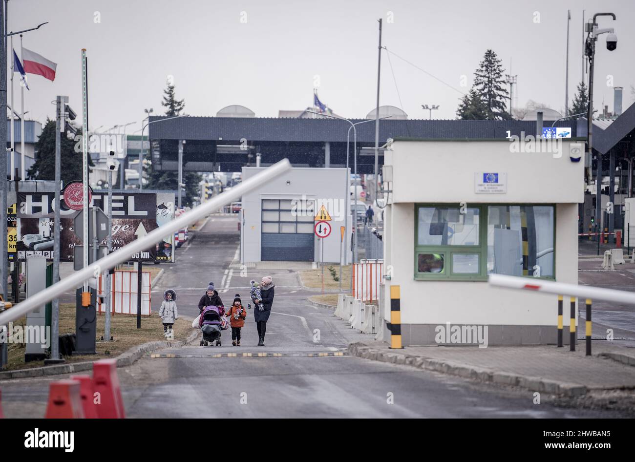 Medyka, Poland. 05th Mar, 2022. Refugees arrive across the Ukrainian ...