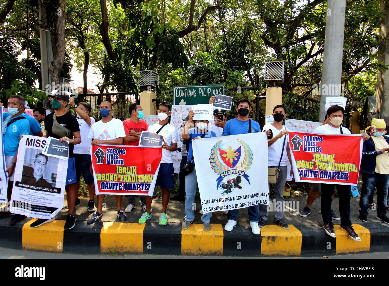Pasay, Philippines. 04th Mar, 2022. Workers of cockpit arena calling to ...