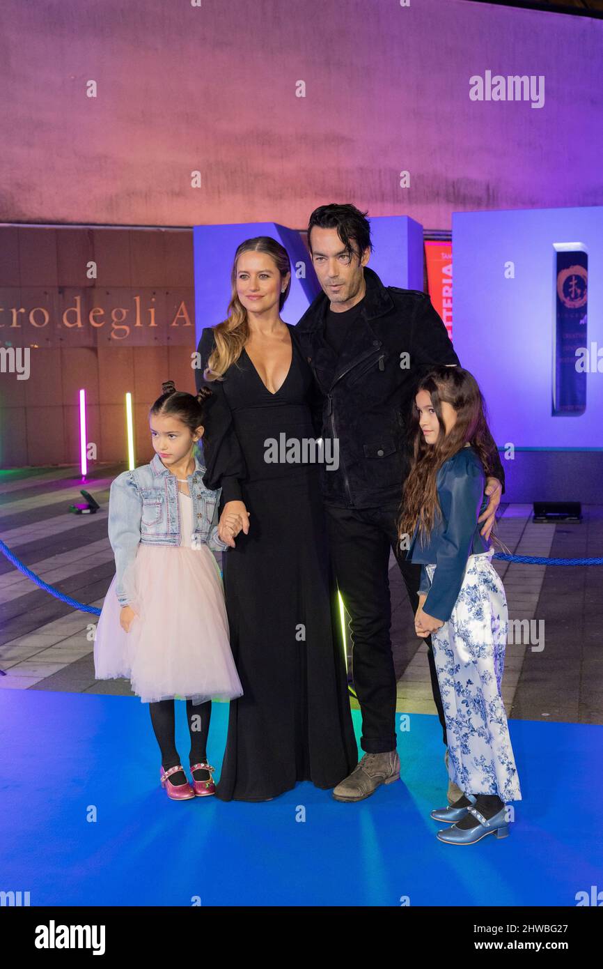 Lola ponce family hi-res stock photography and images - Alamy