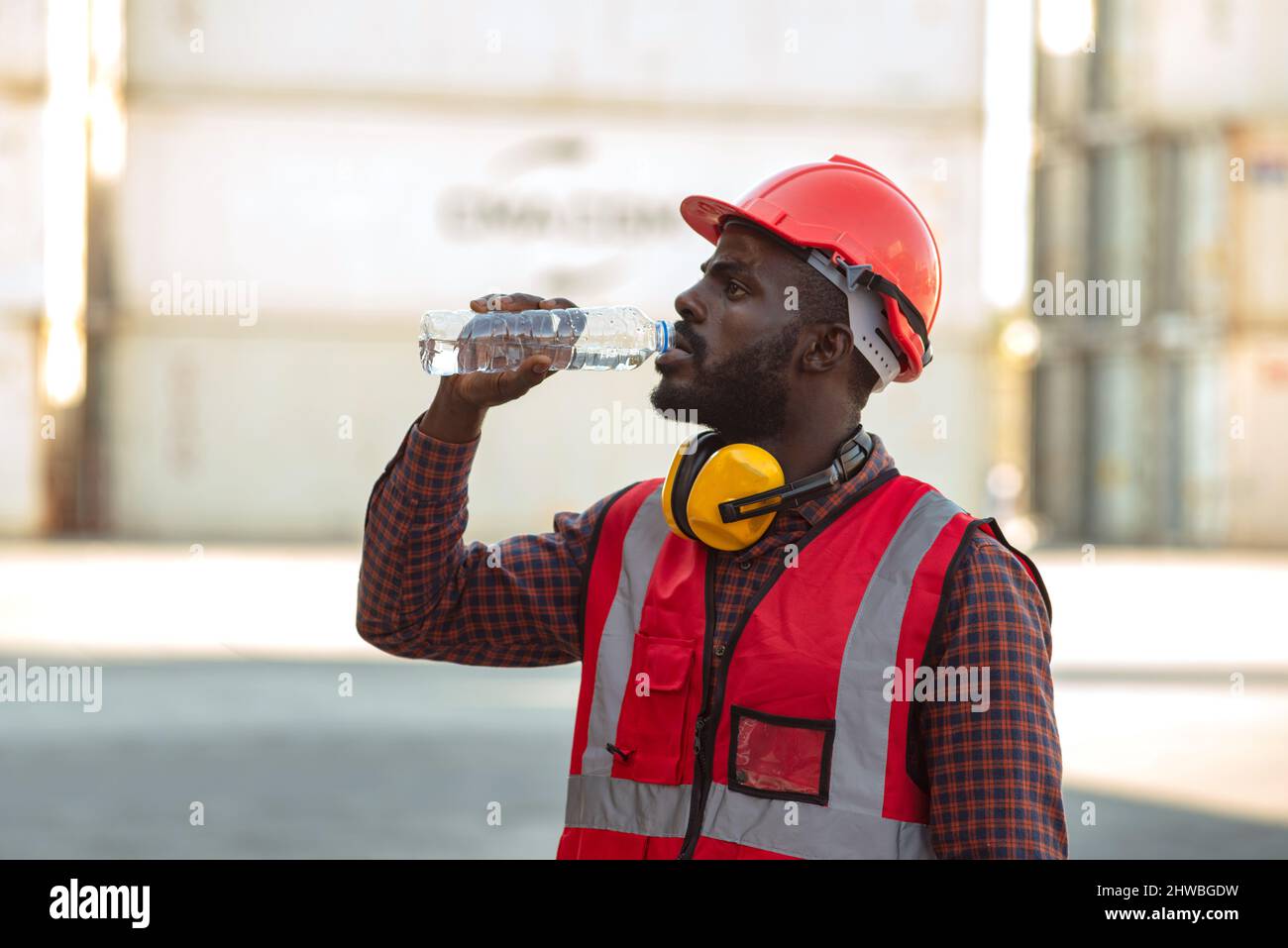 Yard work drinking water hi-res stock photography and images - Alamy