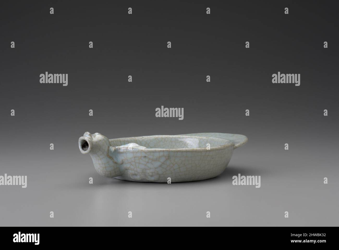 Pouring vessel hi-res stock photography and images - Alamy