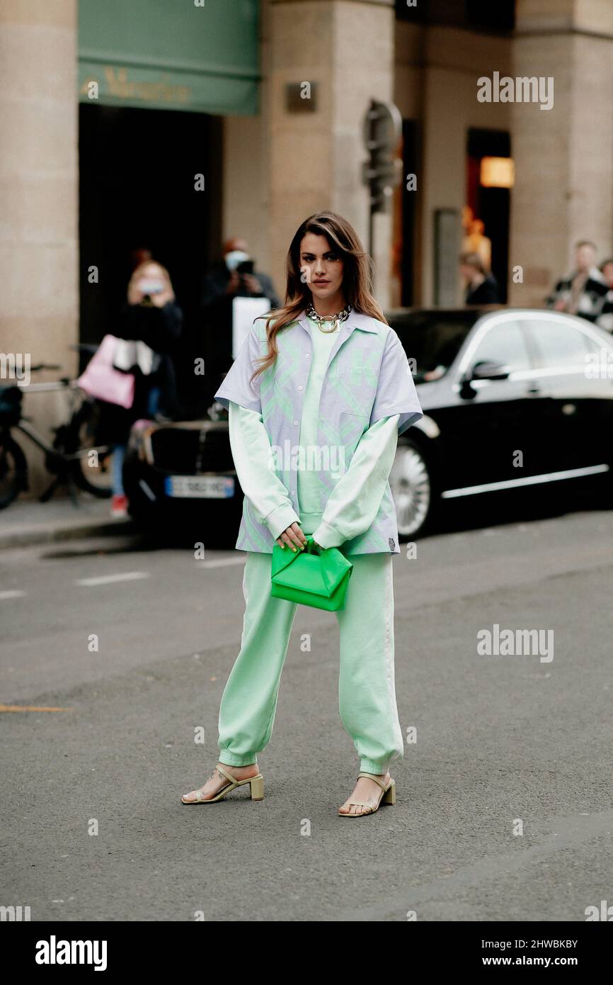 Street style, Clara Berry arriving at Koche Fall-Winter 2022-2023 show ...