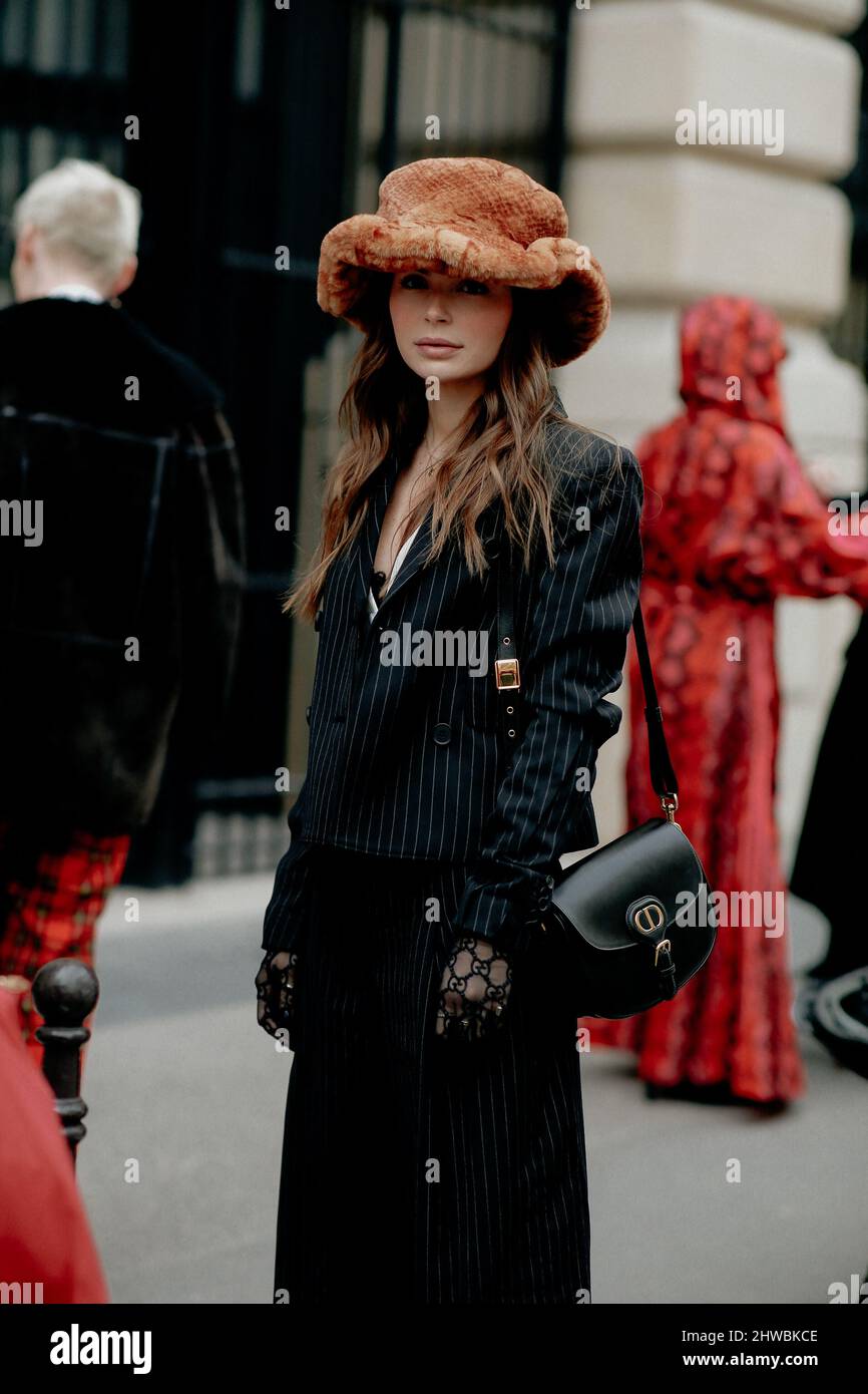 Street style, Allegra Shaw arriving at Victoria Tomas Fall-Winter 2022 ...