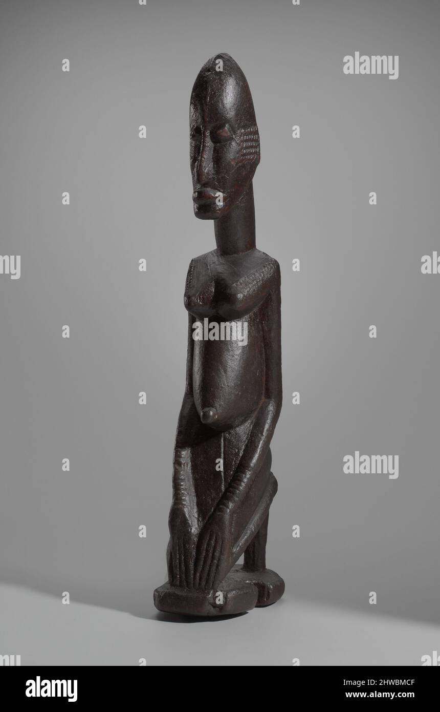 Kneeling female figure sculpture hi-res stock photography and images ...