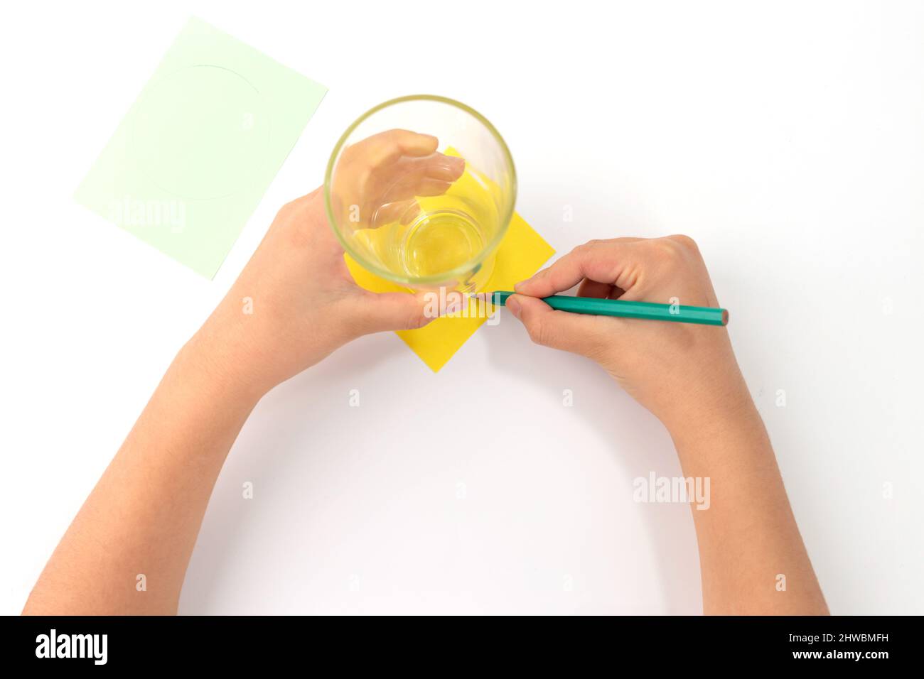 making circle on paper, craft for kids, step by step instruction, DIY ...