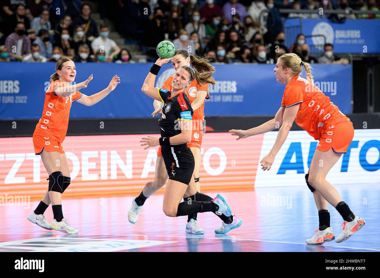 Throw by Xenia SMITS (GER) versus left to right Bo van Wetering, Inger ...