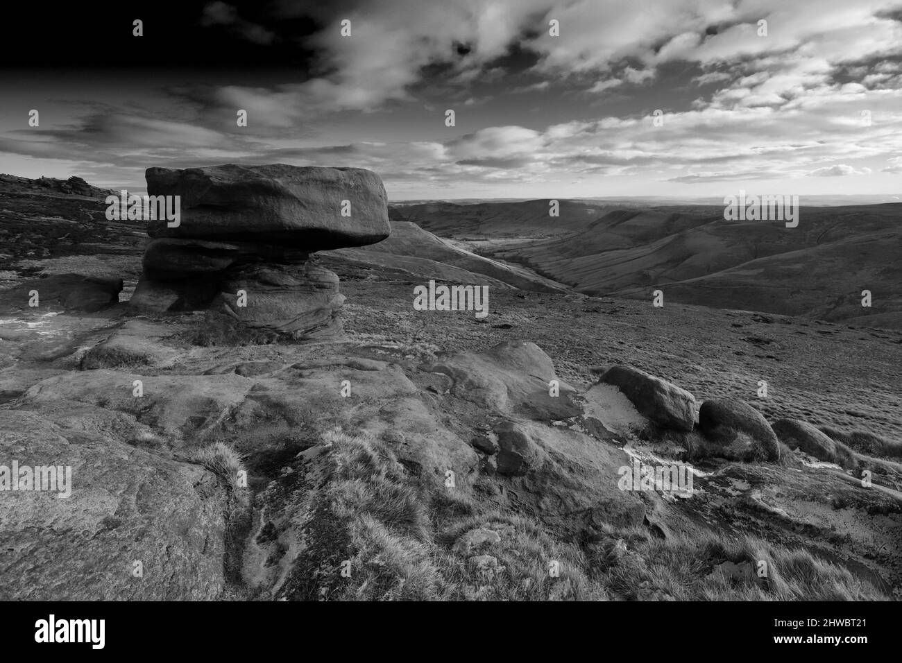 The Noe Stool rock formation on Kinder Scout, Pennine Way, Peak ...