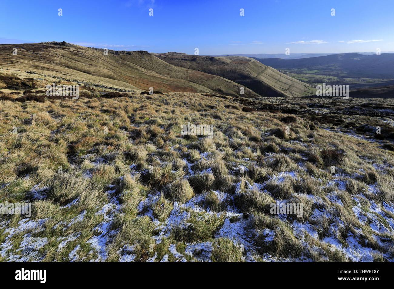 View over rock formations on Kinder Scout, Pennine Way, Derbyshire ...