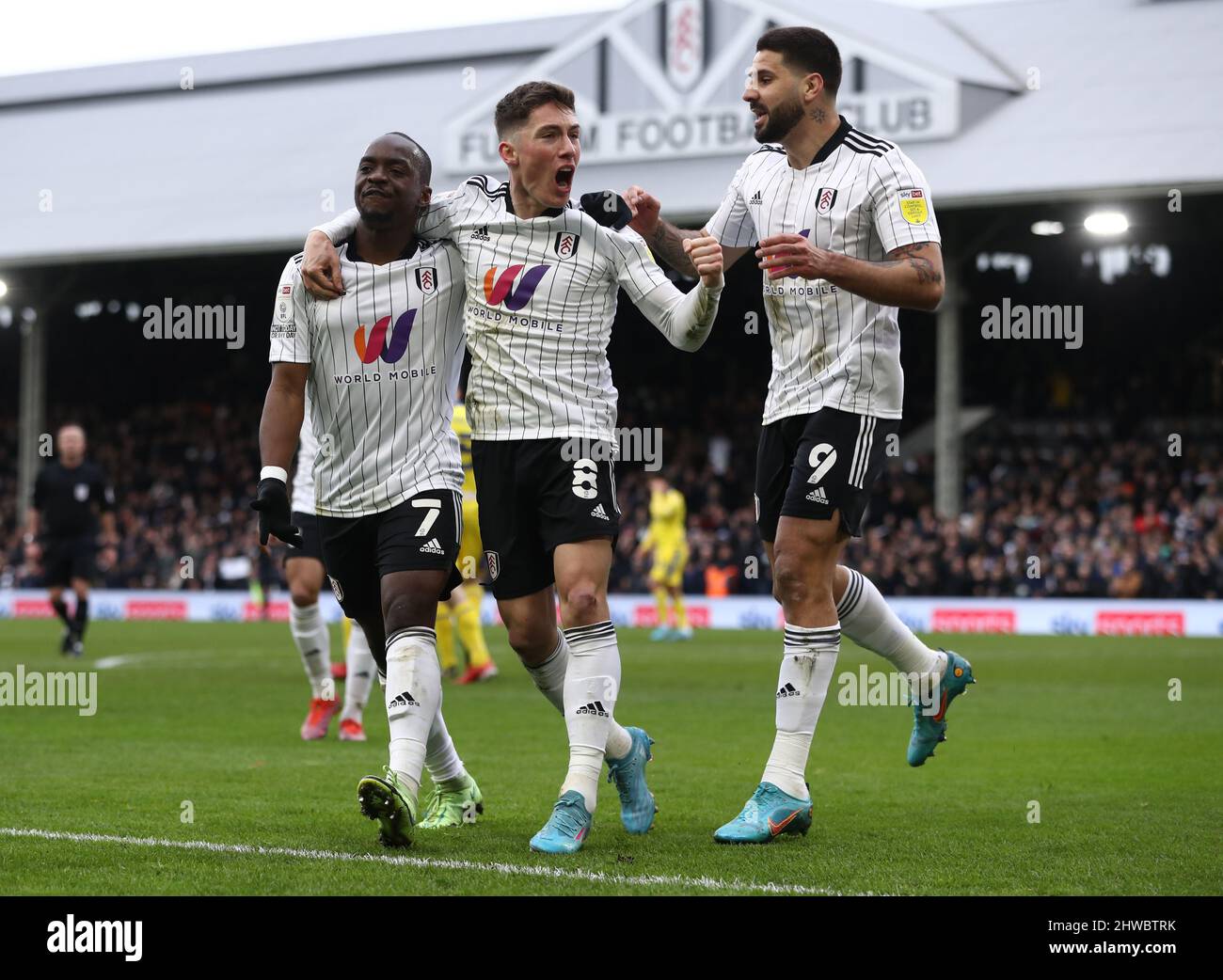 London, England, 5th March 2022. Neeskens Kebano of Fulham (L ...