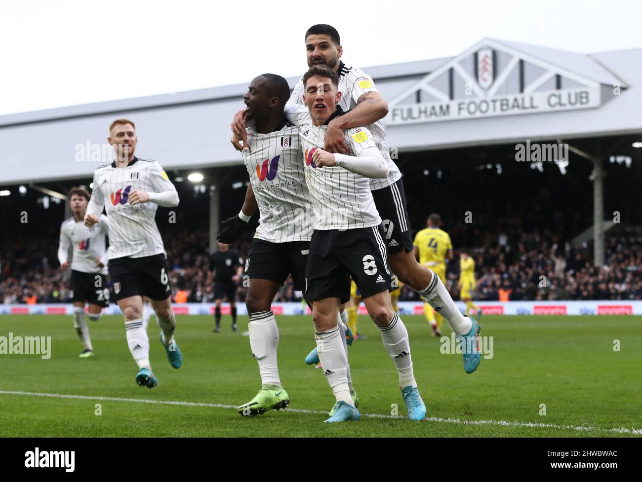 London, England, 5th March 2022. Neeskens Kebano of Fulham (L ...