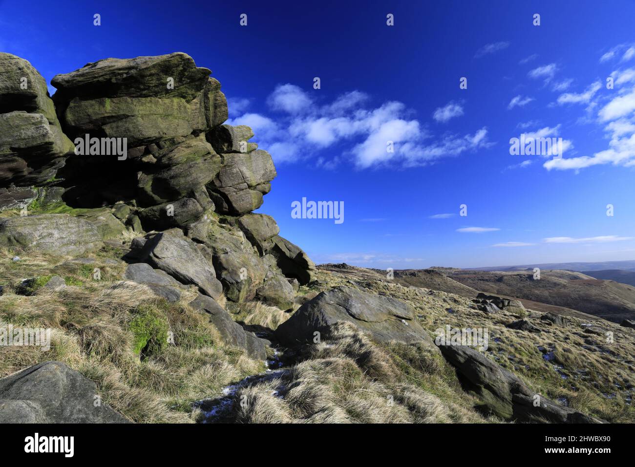 View over rock formations on Kinder Scout, Pennine Way, Derbyshire ...
