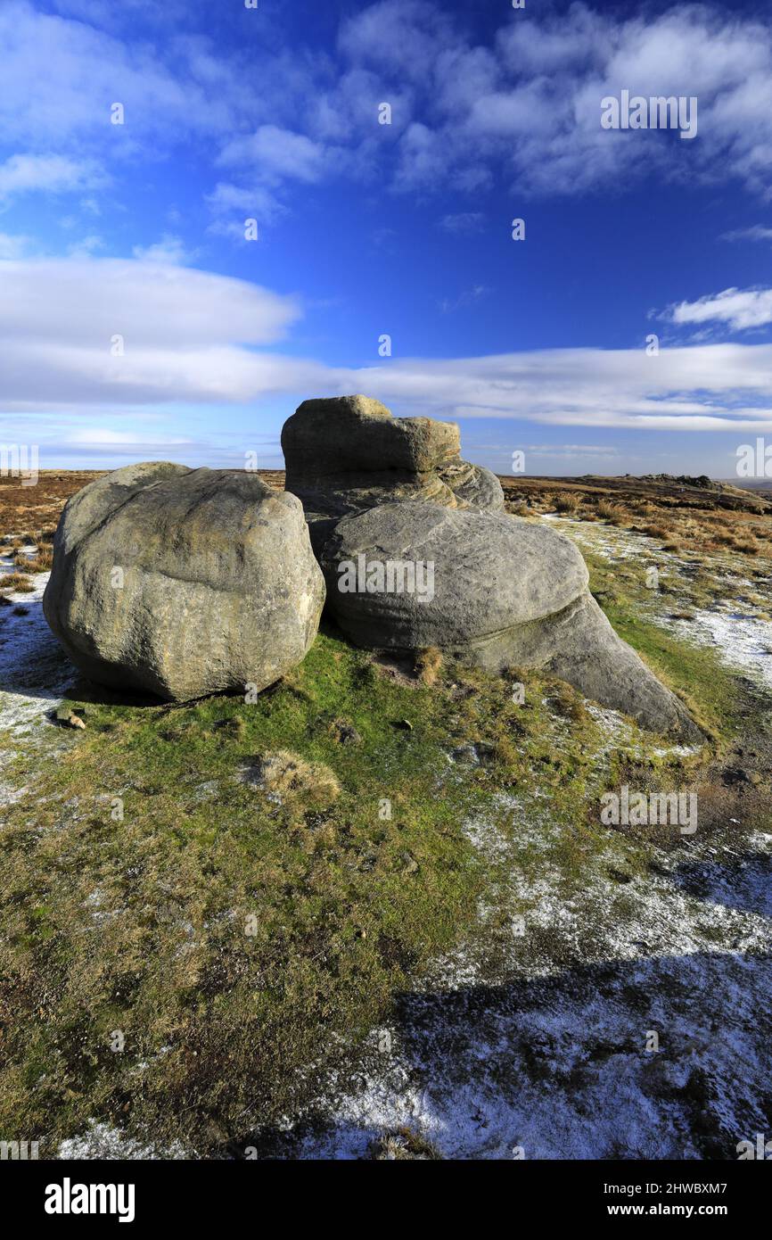 View over rock formations on Kinder Scout, Pennine Way, Derbyshire ...