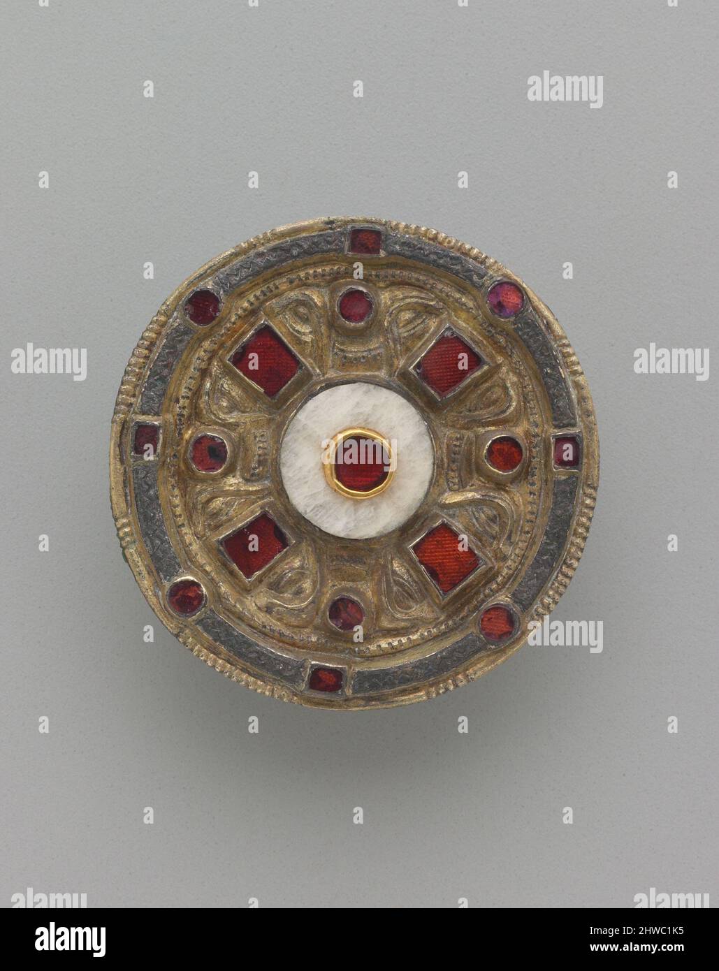 Keystone garnet inlaid disc brooch Stock Photo - Alamy