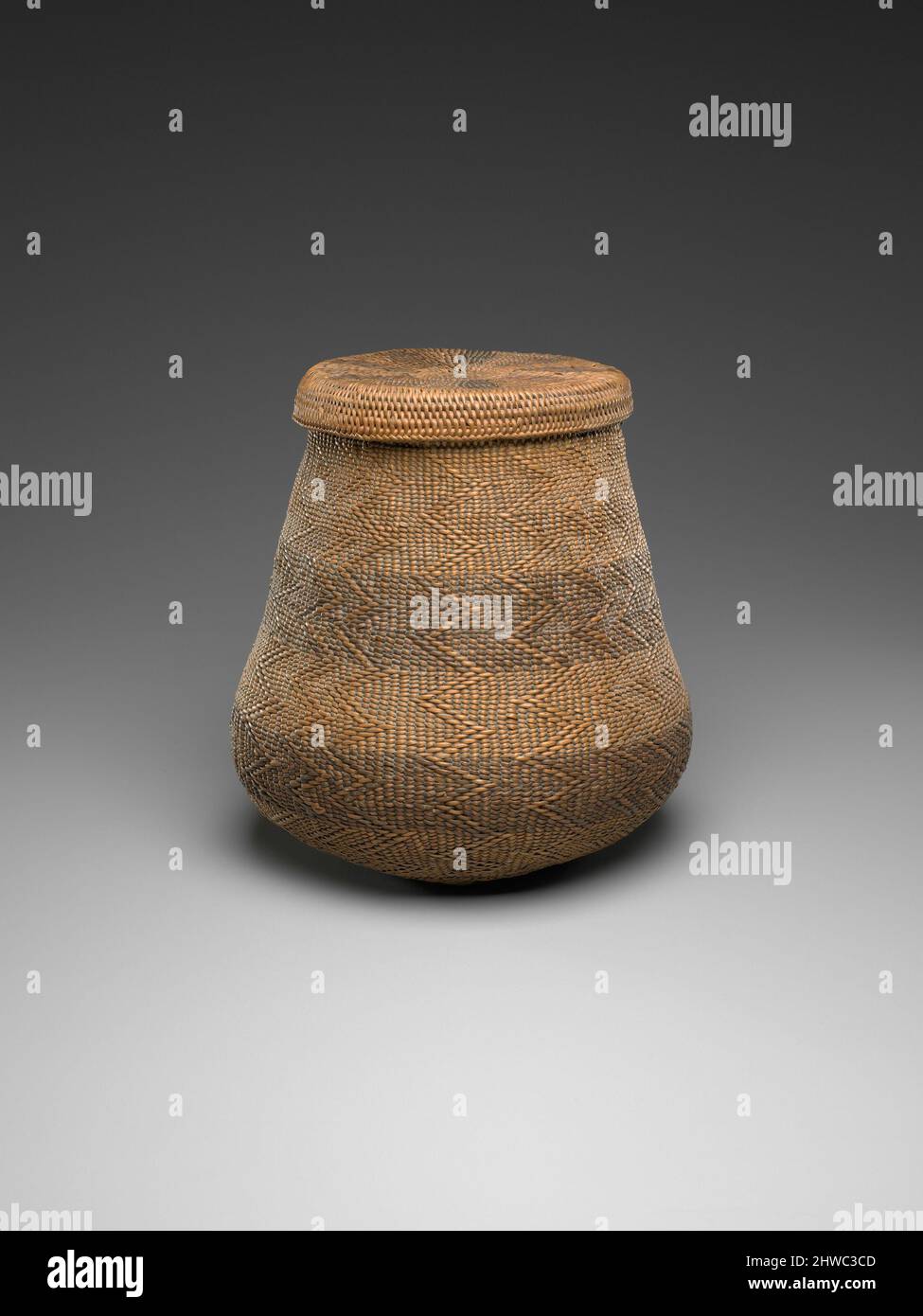 Lidded basket hi-res stock photography and images - Alamy