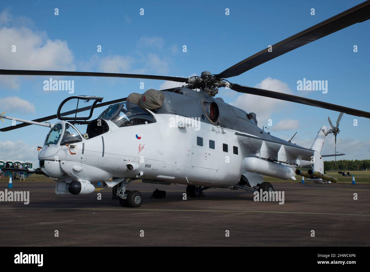 Mil mi 24v hind e helicopter hi-res stock photography and images - Alamy