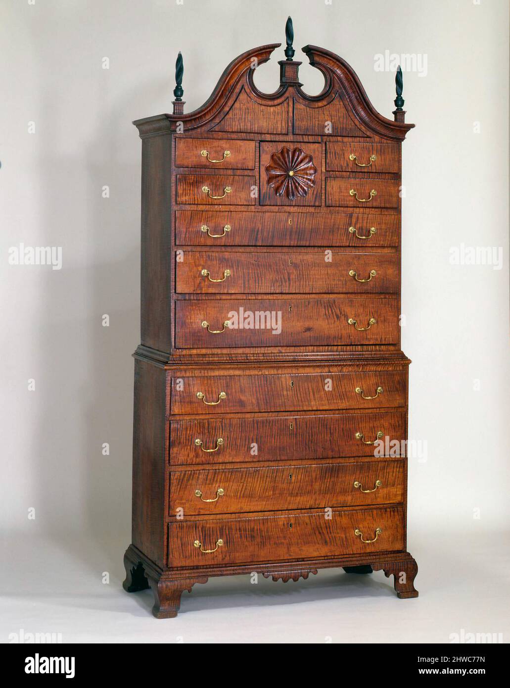 Early 19th century chest of drawers hi-res stock photography and images ...