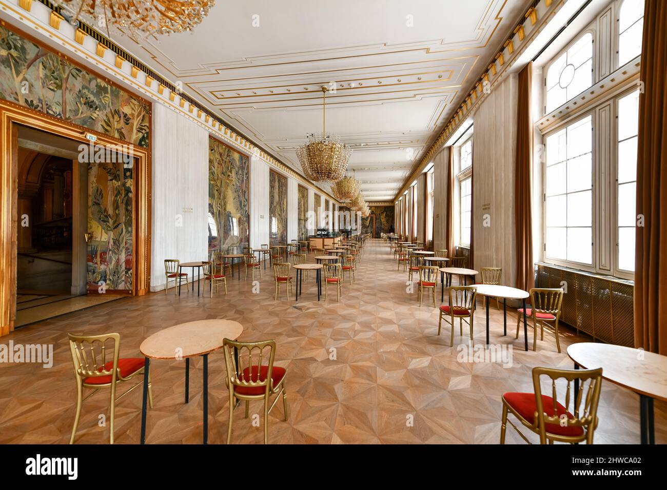 Vienna opera house interior hi-res stock photography and images - Alamy