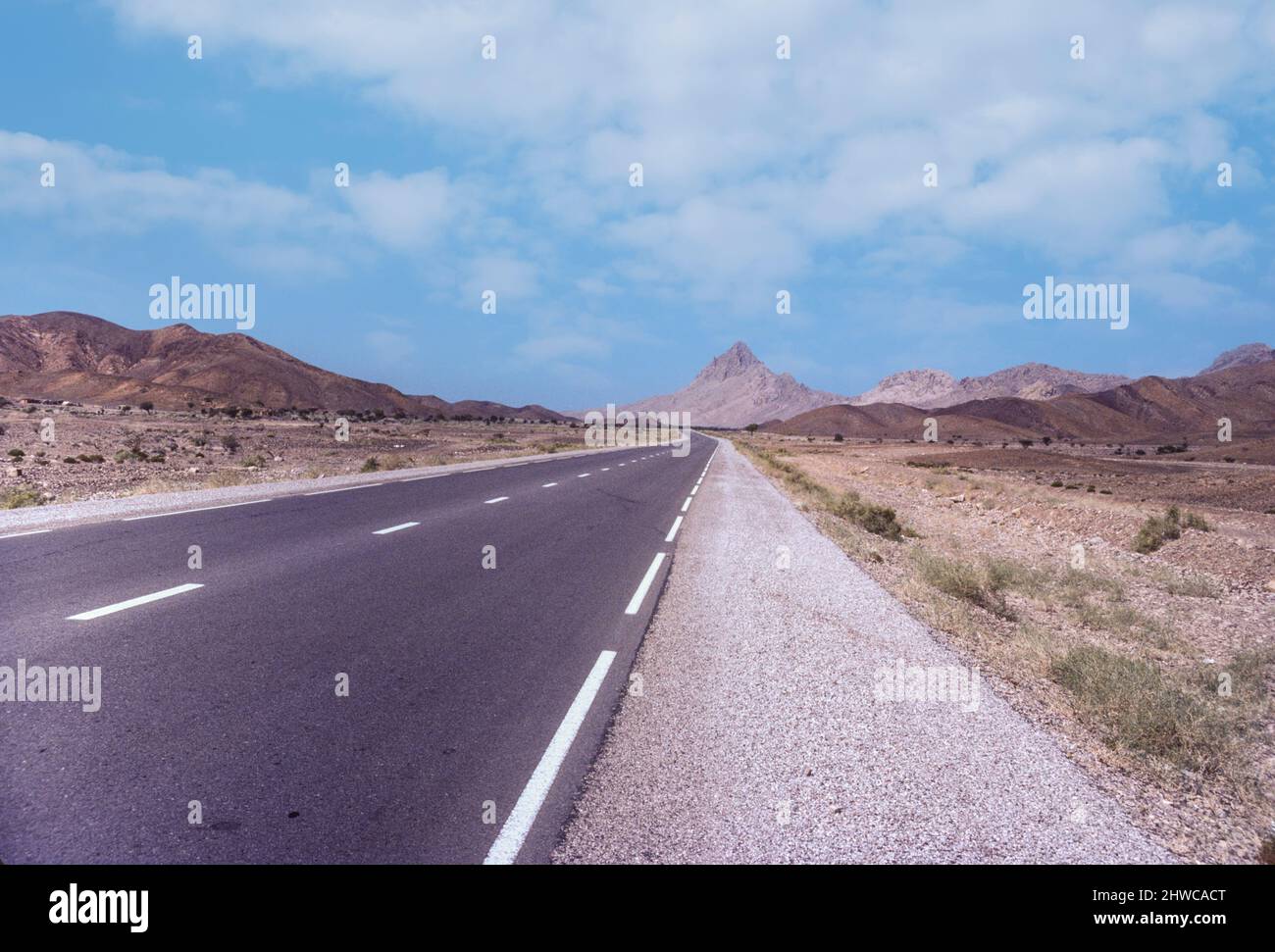 Oman. Road between Nizwa and Ibri Stock Photo - Alamy