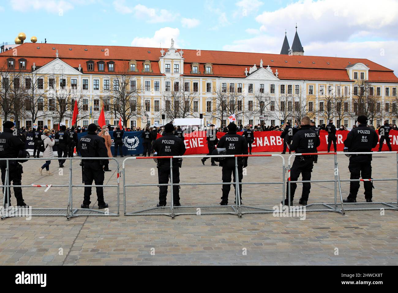 Magdeburg, Germany. 05th Mar, 2022. Police officers secure several ...