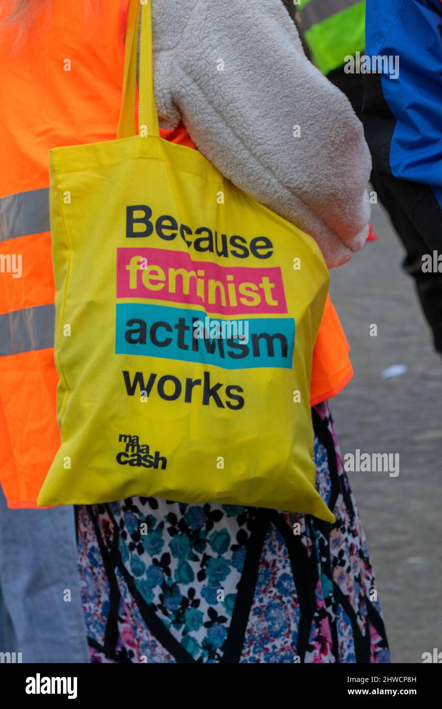 Mama cash hi-res stock photography and images - Alamy