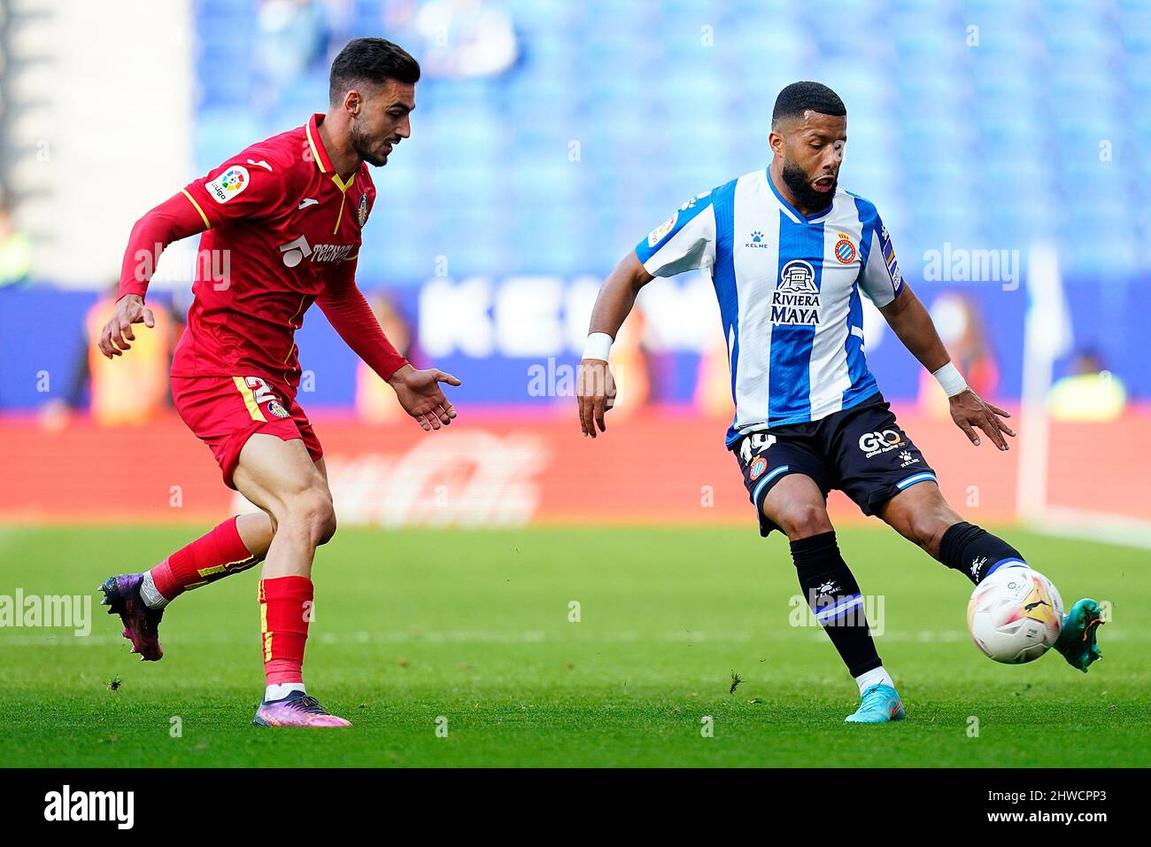 Tonny Vilhena of RCD Espanyol and Juan Iglesias of Getafe CF during the ...
