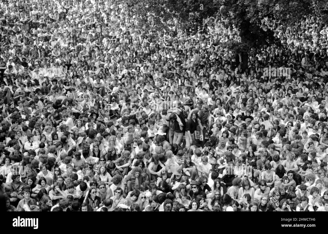 Aerial view of the huge crowd during the pop concert in Hyde Park ...