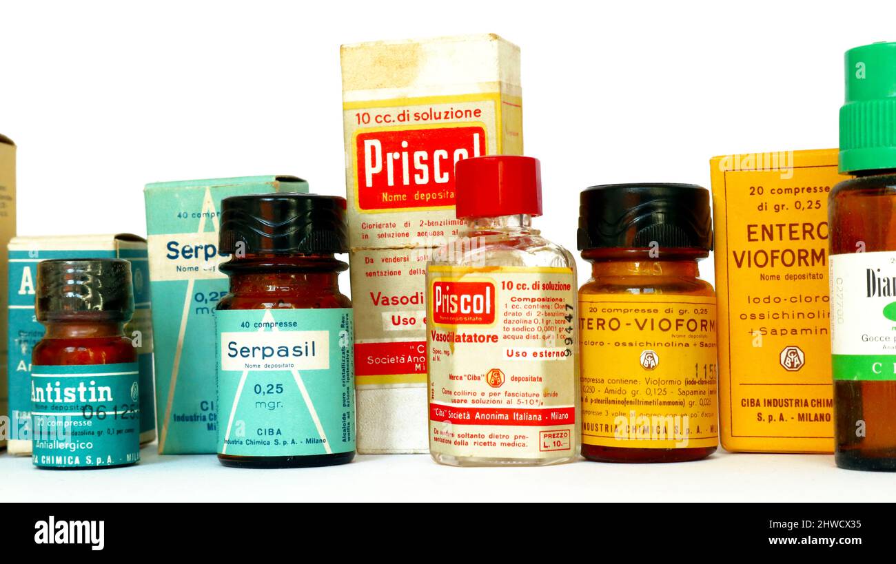 Medicines 1950s hi-res stock photography and images - Alamy
