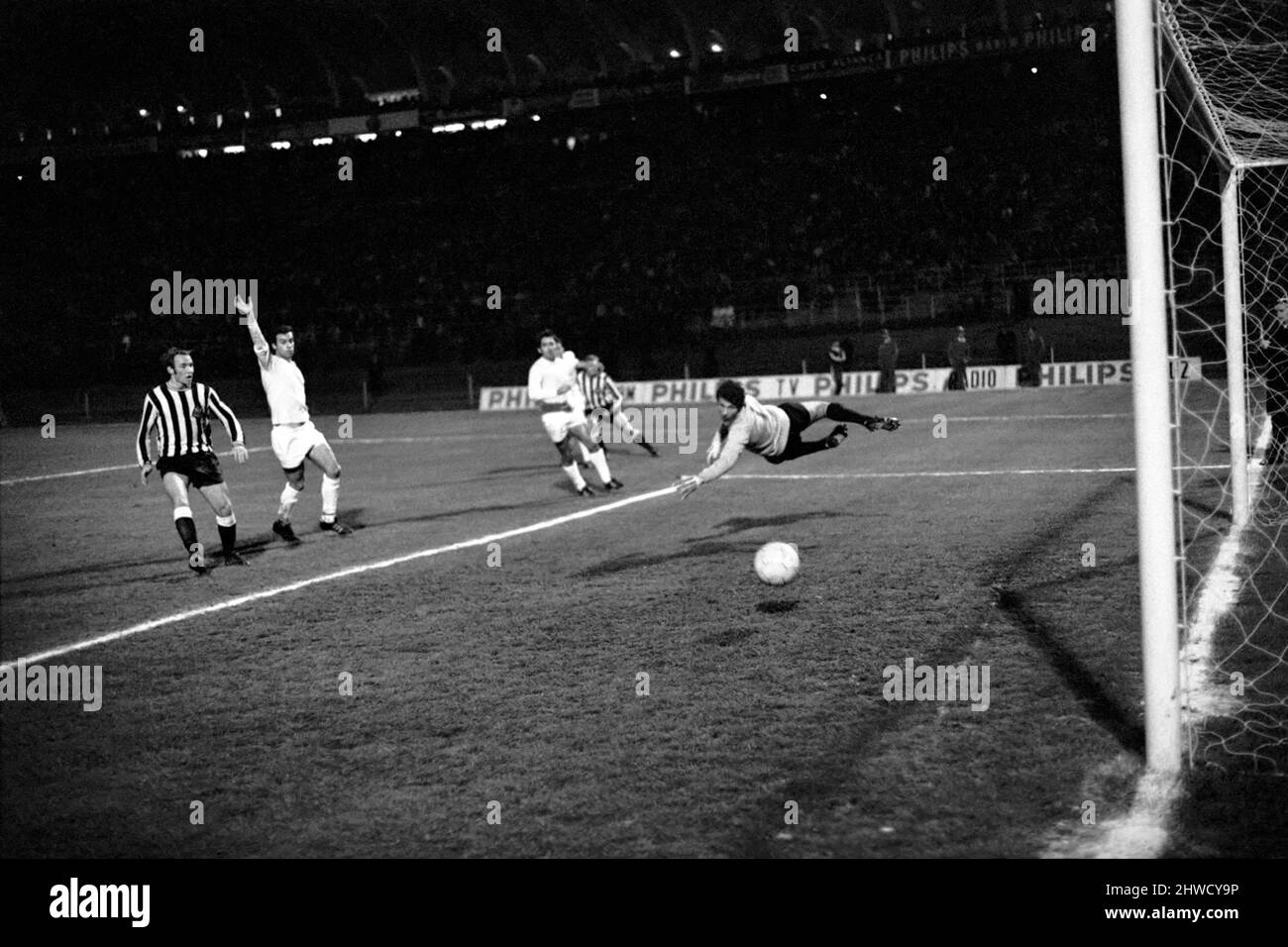 Sport-Football Inter City Fairs Cup: Porto v Newcastle United. This was ...