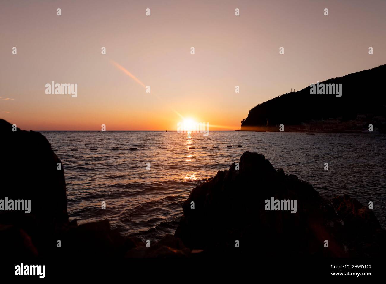 Beautiful sunset at the horizon at sea Stock Photo - Alamy