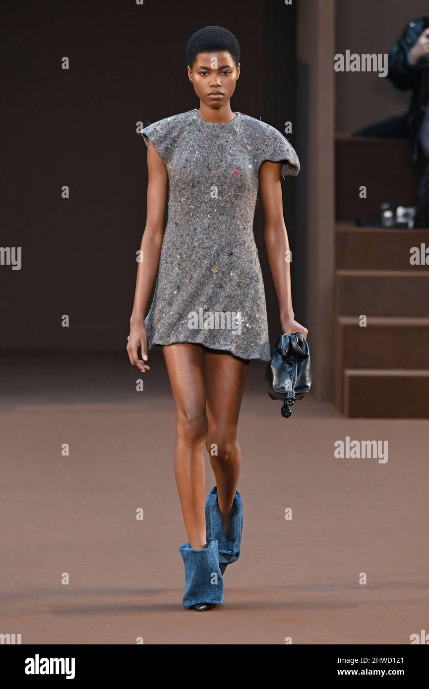 Model Victoria Fawole walks on the runway at the Loewe fashion show ...